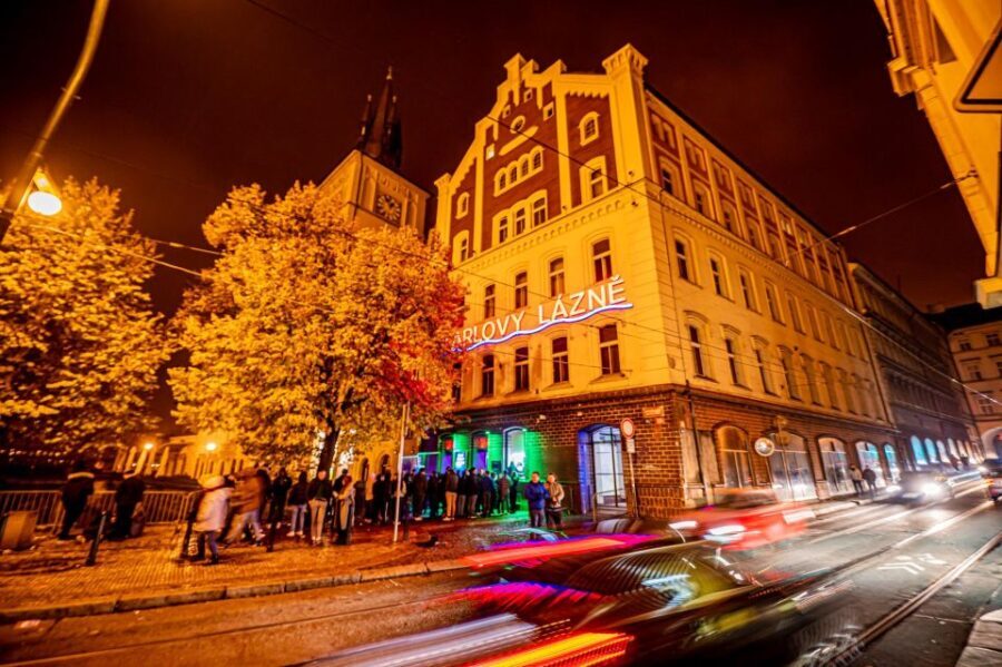 Prague: Entry ticket to Ice Pub Prague with Nightclub Option - How Does the Experience Work?