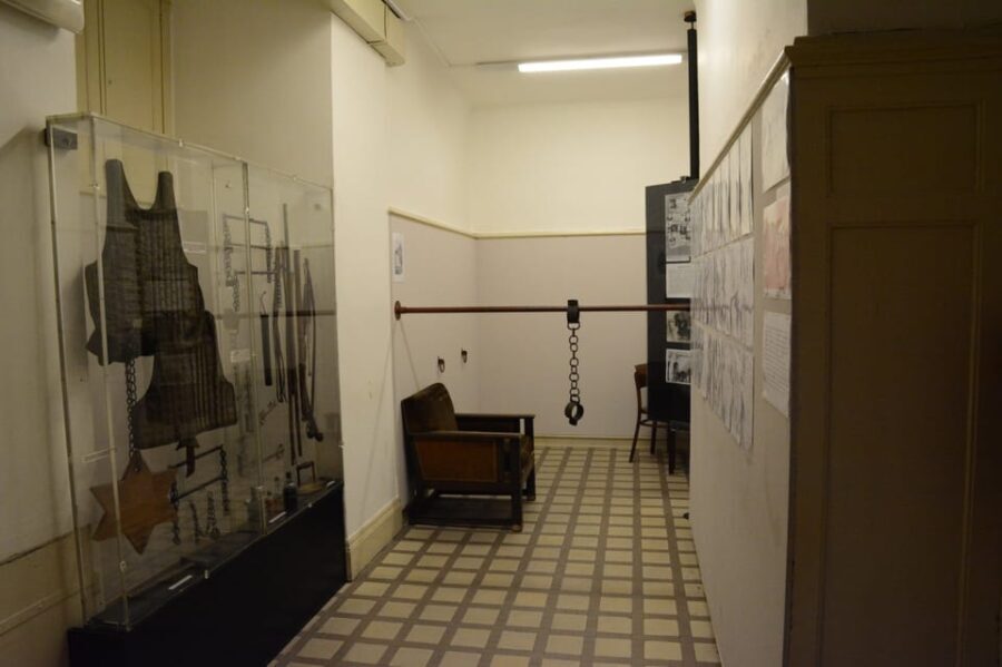 Prague: Gestapo Headquarters Tour in Spanish - Analyzing the Value