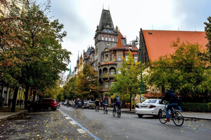 Prague: Old Town and Jewish Quarter Walking Tour - The Value of a Guided Tour
