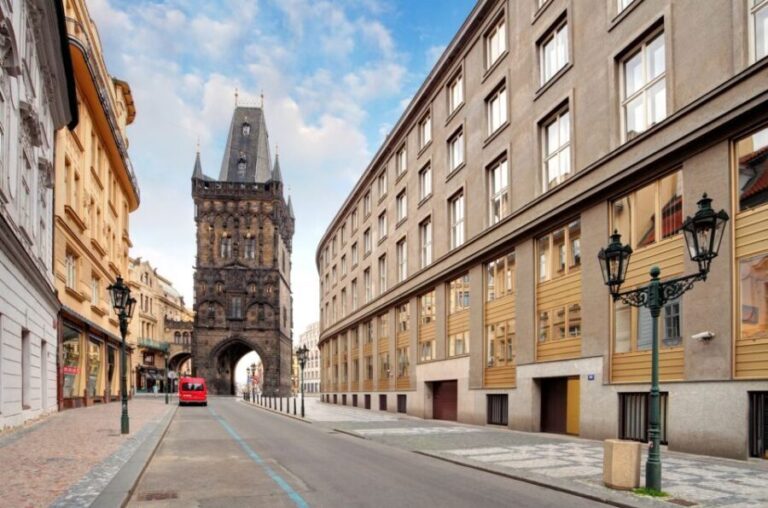 Prague Old Town and Top Attractions Private Tour by Car - Analyzing the Cost & Value