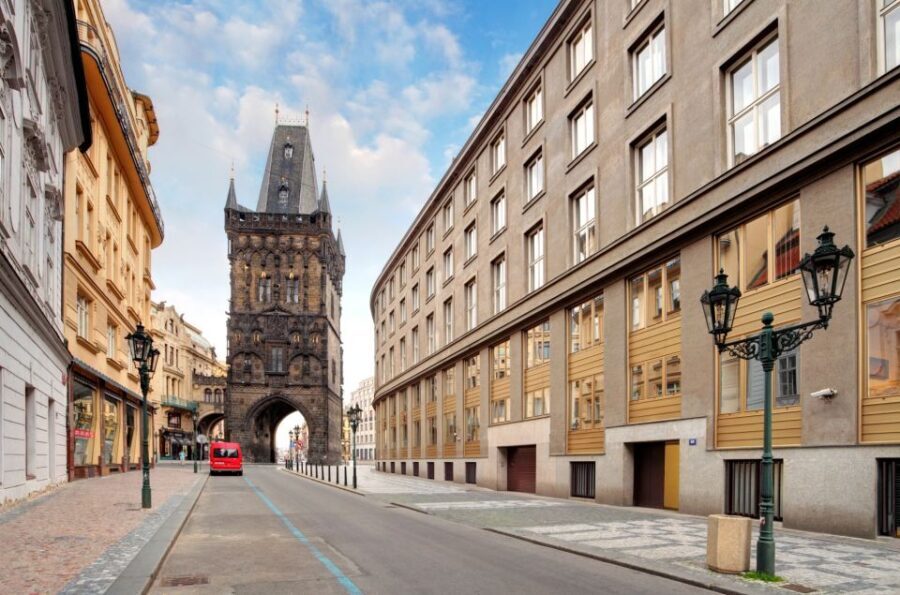 Prague Old Town and Top Attractions Private Tour by Car - Analyzing the Cost & Value