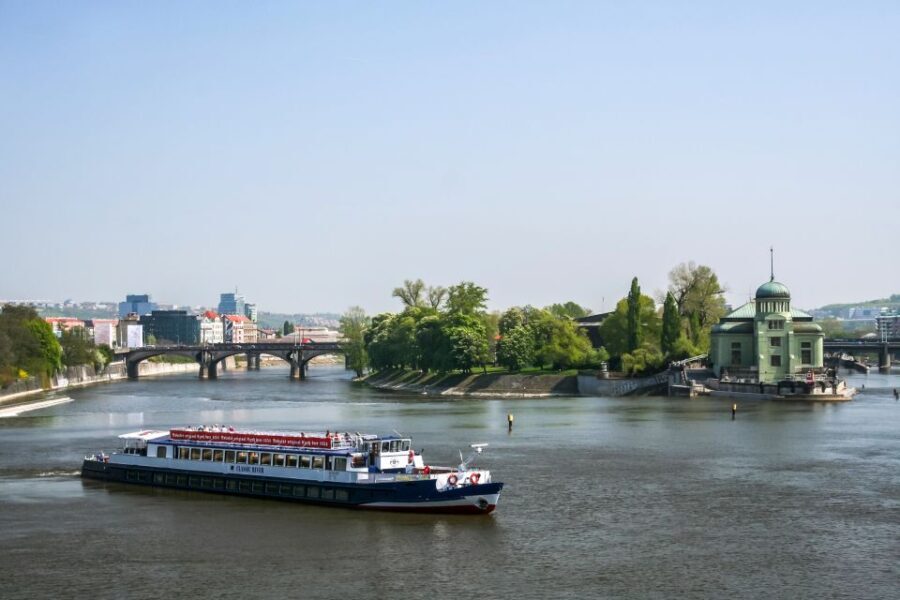 Prague: Panoramic Vltava River Cruise - Itinerary Breakdown: What You’ll See and Experience