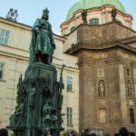 Prague: Prague Castle & Charles Bridge  guided tour in German - Crossing Charles Bridge