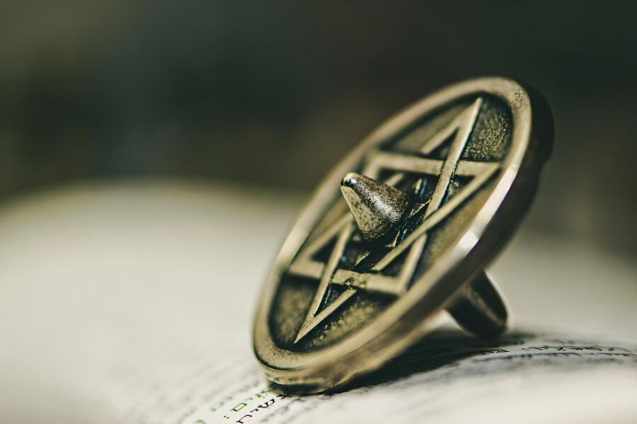 Prague: Prague Synagogues & the Jewish Cemetery Guided Tour - The Value of the Guided Experience