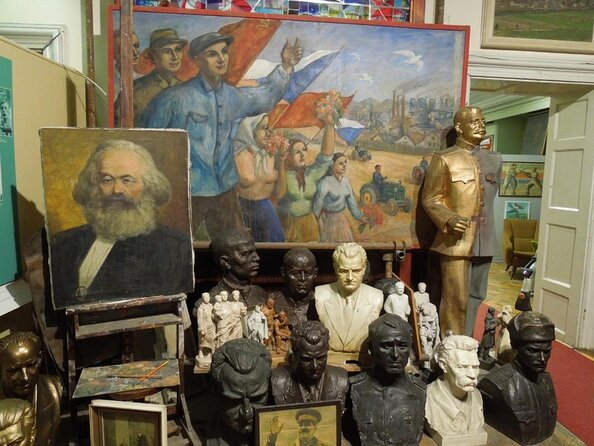 Prague Private Tour and Museum of Communism with transfer - An In-Depth Look at the Prague Tour Experience