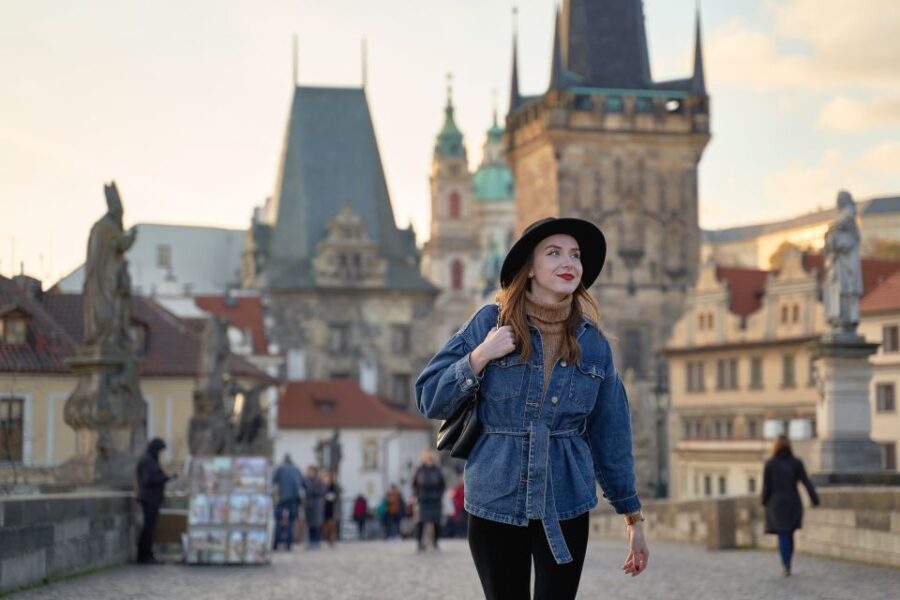 Prague: Professional Photoshoot at Charles Bridge - Itinerary Breakdown