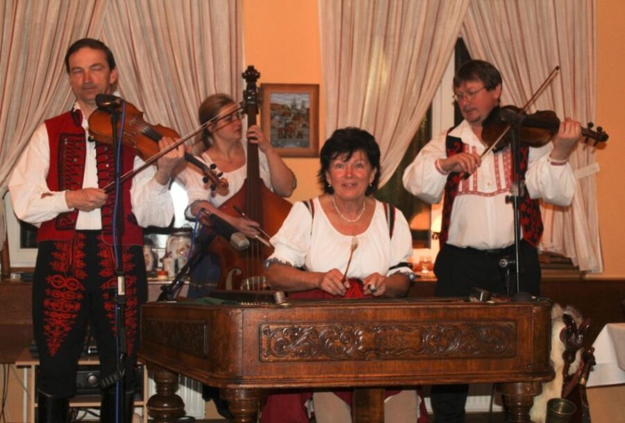 Prague: Traditional Folklore Evening with Dinner & Music - Who Should Consider This Experience?