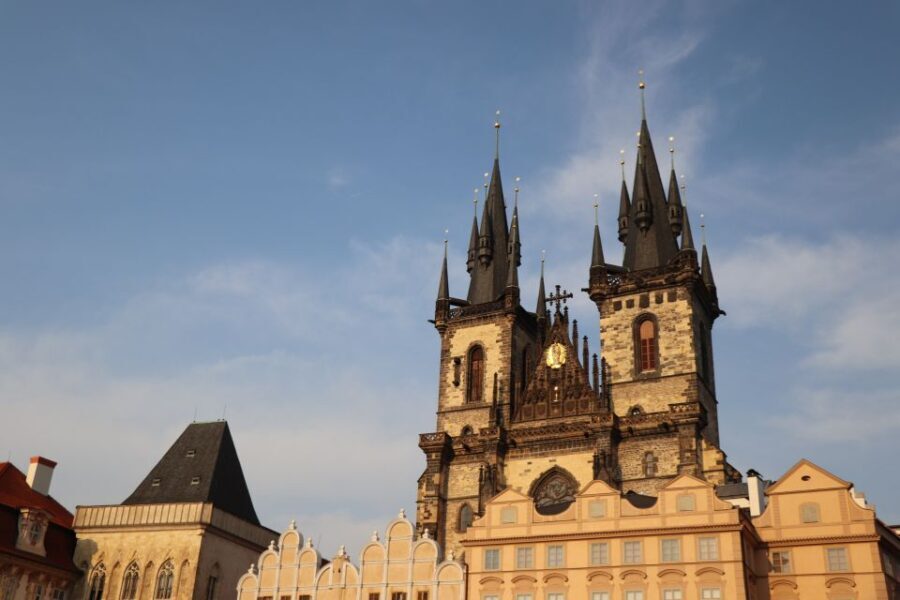 Prague: Vintage Car Ride and Walking Tour - The Prague Castle and Old Town Walk