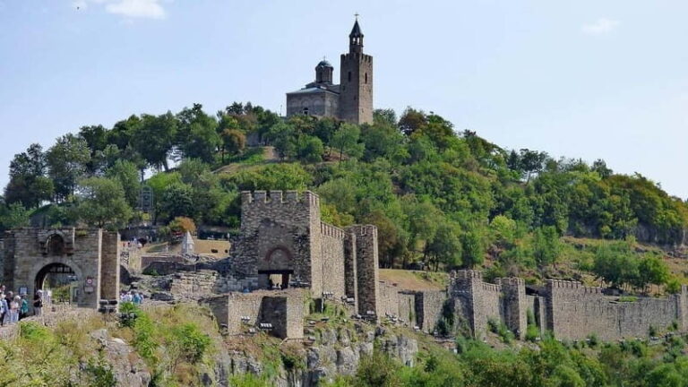 PREMIUM TOUR SMALL GROUP Bucharest DayTrip to Veliko Tarnovo - What Reviews Reveal About This Experience
