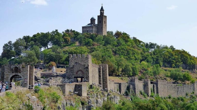 PREMIUM TOUR SMALL GROUP Bucharest DayTrip to Veliko Tarnovo - What Reviews Reveal About This Experience