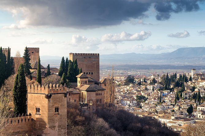 Private 3-hour Alhambra tour with tickets - Practical Tips for Booking and Participating