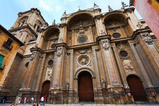 Private 3-hour Walking Tour Granada (incl. tickets to Cathedral & Royal Chapel) - Detailed Breakdown of the Tour