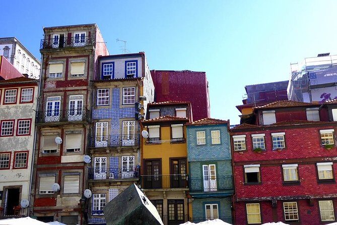 Private 4 hours tour of the "Main Monuments" in Oporto w/ pick up - The Palácio da Bolsa: Opulence and Architectural Grandeur