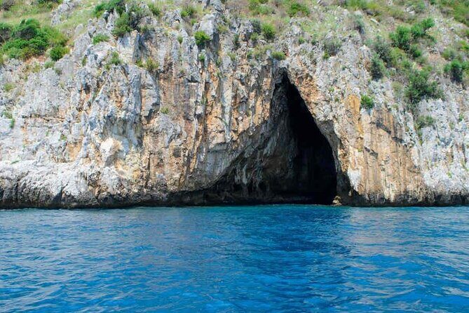 Private Boat Tour  2 Hours of Wonder on Capri - What You Can Expect from the Experience