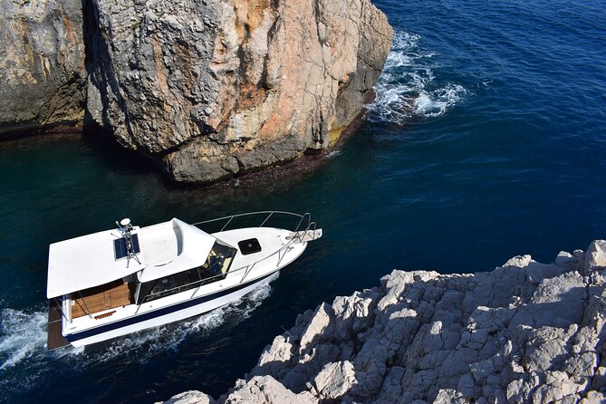 Private boat tour - caves, snorkeling, bays and beaches - Introduction