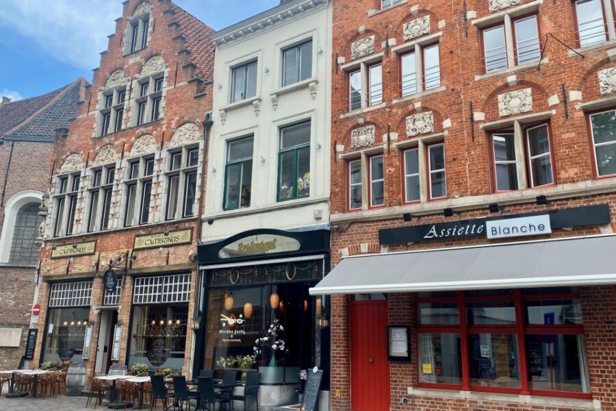 Private Bruges Full-day trip by Mercedes from Paris - Exploring Bruges with a Local Guide: Walking Through History
