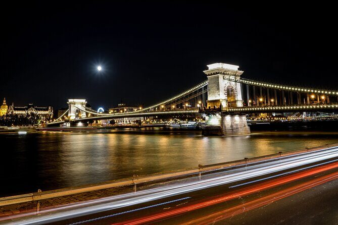 Private car or minivan transfer from Budapest to Vienna or back. - Details of the Itinerary and Experience