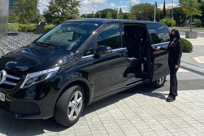 Private City Tour 4 hours in Rome with Hotel Pick-Up - Practical Details and Tips for Travelers