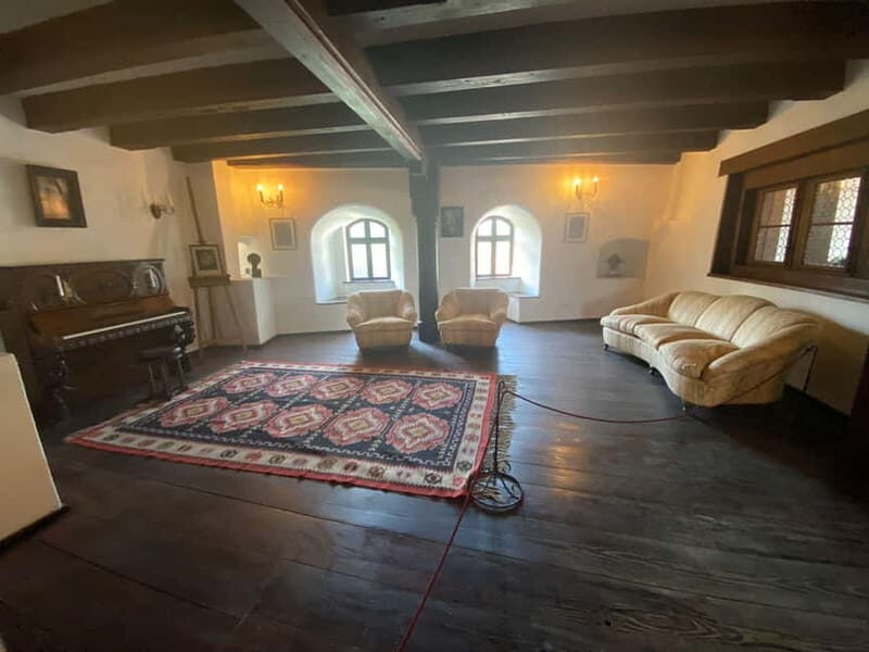 Private Day Tour from Bucharest to Dracula's Castle - Who Should Consider This Tour?