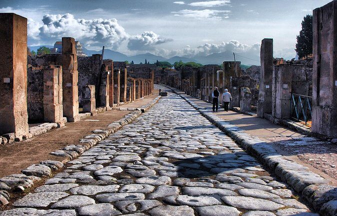 Private Day Tour from Rome to Pompeii and Herculaneum with Hotel Pick up - The Experience of a Private Guide