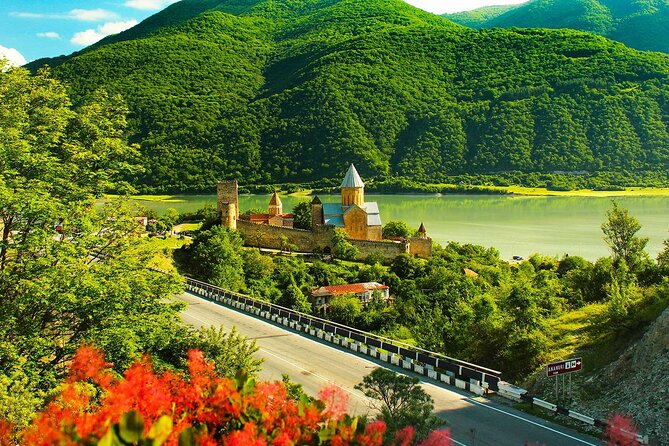 Private day Tour from Tbilisi to Kazbegi and Gudauri - Key Points
