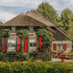 Private Day Trip to Giethoorn and the Afsluitdijk - Authenticity and Practical Value