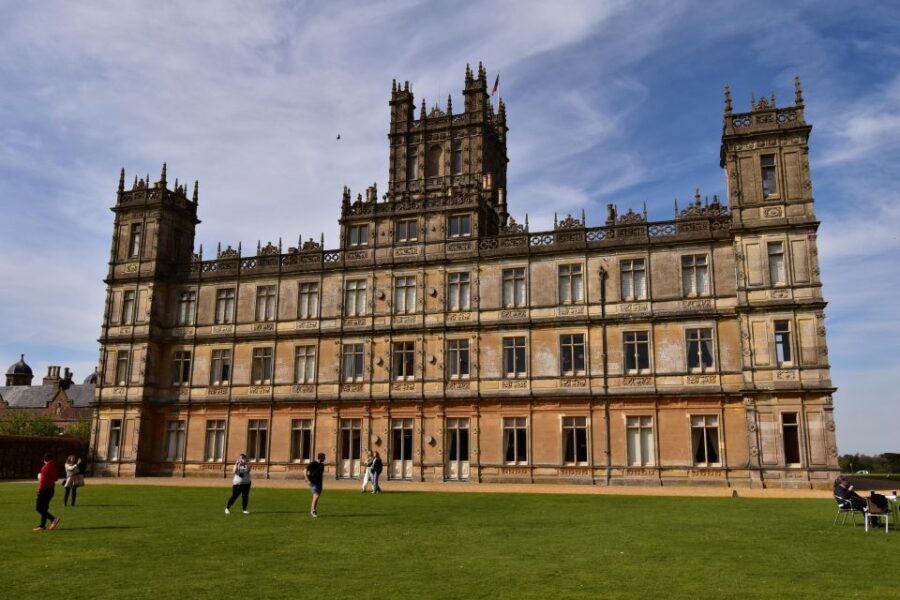 Private Downton Abbey Day Tour, including Highclere Castle - Visiting Cogges Manor Farm: Yew Tree Farm