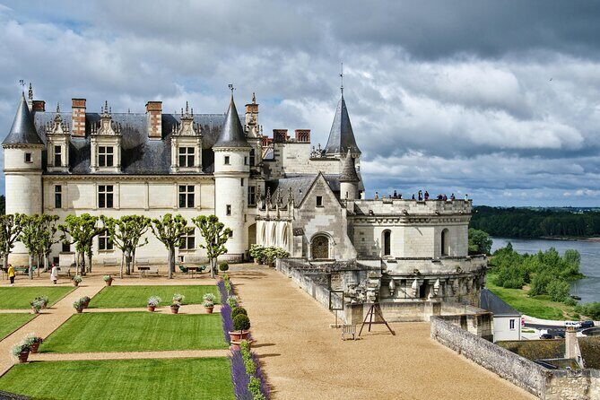 Private Full Day Loire Valley Tour (1-7pax) - Transportation and Comfort