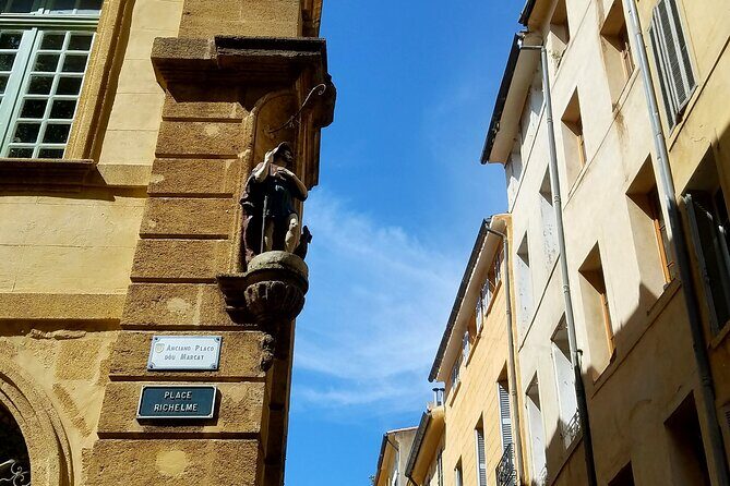 Private guided tour Aix-en-Provence | The streets are told - The Guide: Knowledge and Friendliness