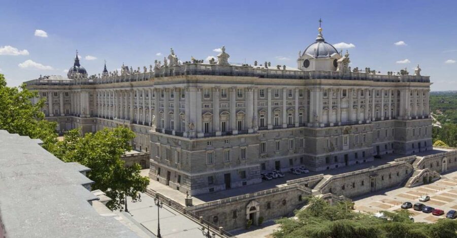 Private guided tour Royal Palace & Royal Collections Gallery - Detailed Breakdown of the Experience