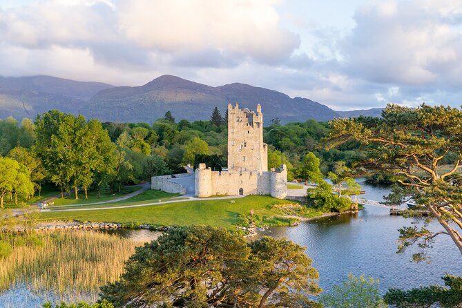 Private Jaunting Tour and Afternoon Tea in Killarney - Exploring Killarney in a Horse-Drawn Car