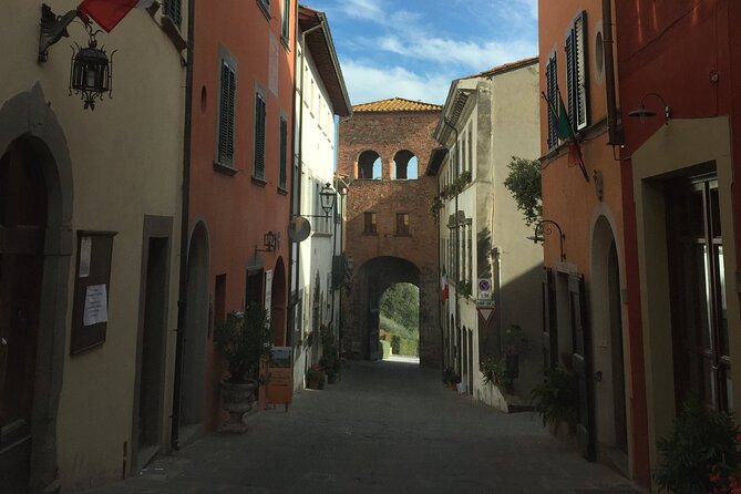 Private Lucca Wine Tour: 2 Wineries with Lunch - Introduction