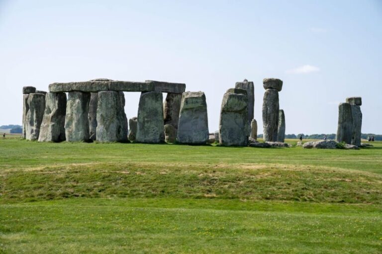 Private Luxury Day Tour of Stonehenge and Bath from Oxford - Discovering Bath: A Georgian Gem