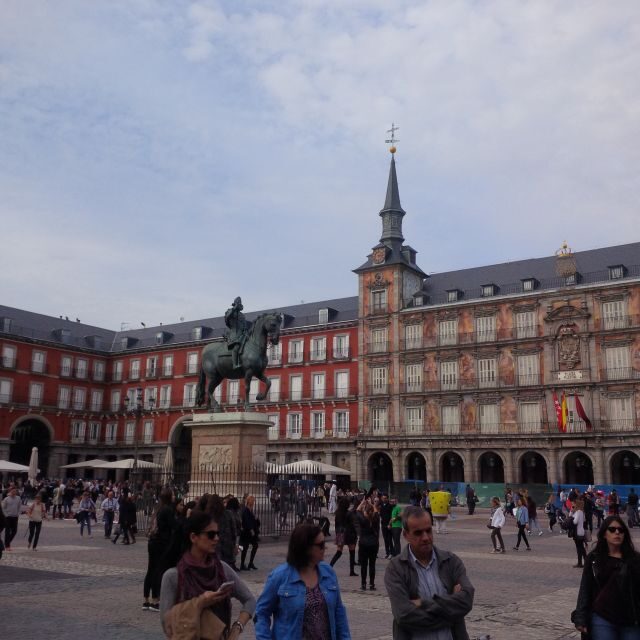 Private Madrid Highlights Walking Tour - Plaza de Oriente: Stepping Into the Past