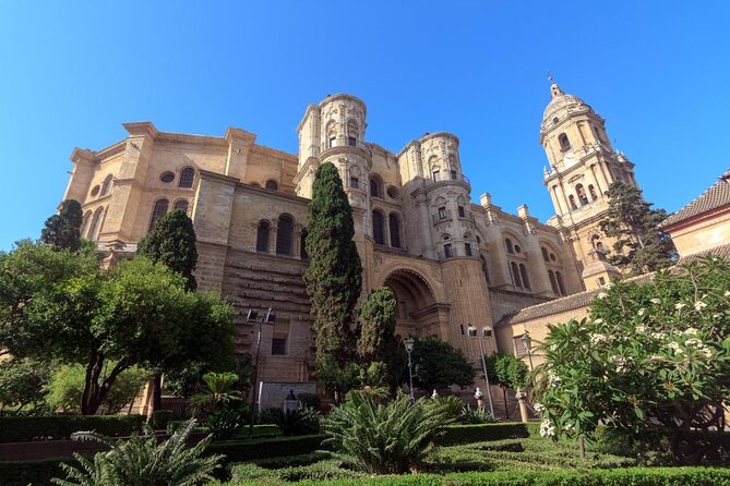 Private Malaga City Center Walking Tour with Tapas Food Tastings - Exploring Malaga Through a Private Walking Tour with Tapas Tastings