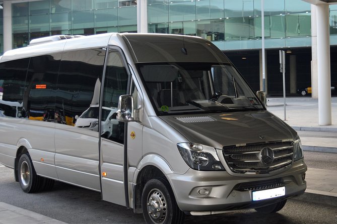 Private Meet & Greet Transfer from El Prat Airport to Barcelona - Key Points