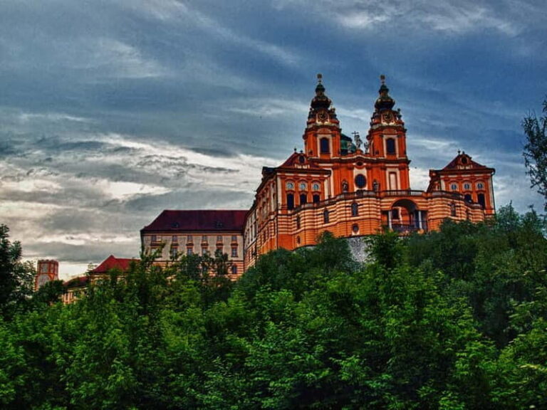 Private Melk Hallstatt, Salzburg tour from Vienna - Melk Abbey: A Majestic Start