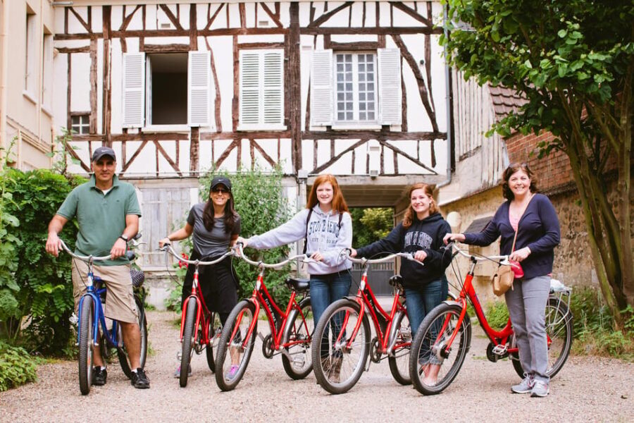 Private Monet Gardens & Giverny Bike Tour with Picnic Stop - The Journey to Giverny: What to Expect