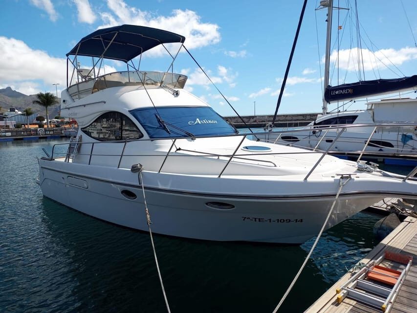 Private MotorBoats for up 22 passengers - Setting Sail from Marina South