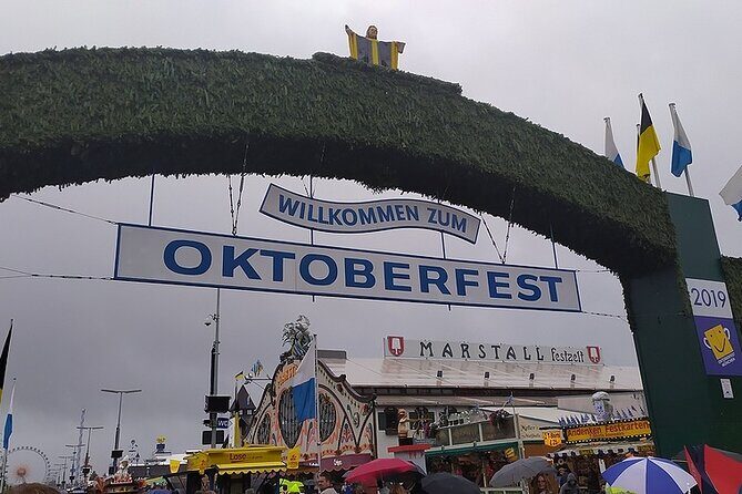 Private Oktoberfest with Table, Meal and Beer & Munich Old Town - Oktoberfest Experience: Culture, Food, and Fun