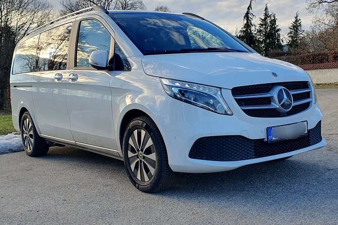 Private Prague to Hallstatt luxury transfer via Cesky Krumlov - Key Points
