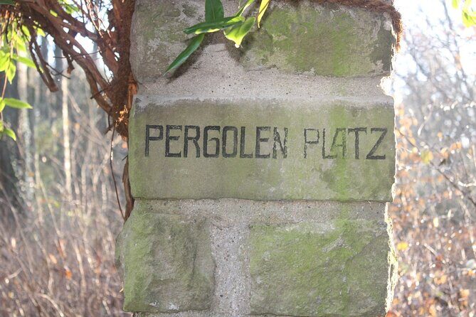 Private scavenger hunt around the Berge Castle in Gelsenkirchen - Who Should Consider This Experience?