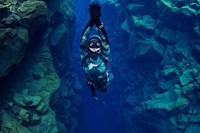 Private Silfra Freedive Tour - Equipment and Safety Features