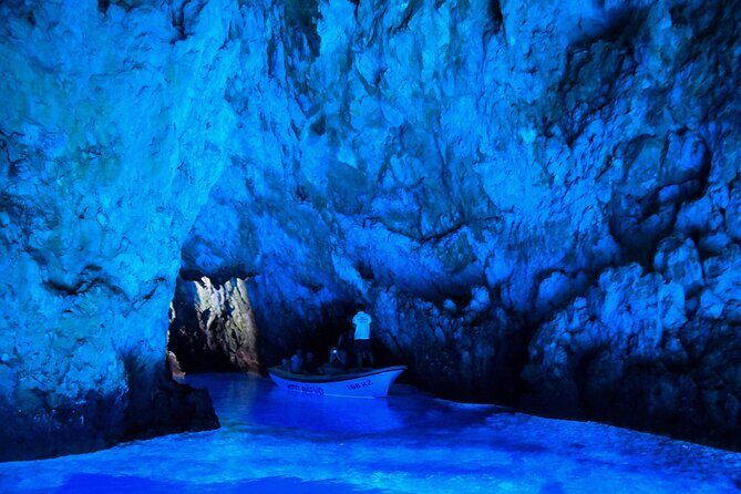 Private Speed Boat Tour to Blue Cave & Pakleni islands - Key Points