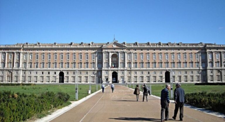 Private tour Caserta: Royal Palace & Outlet Shopping - The Gardens and Water Features