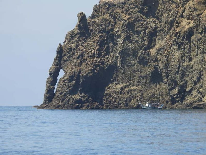 Private tour of Pantelleria by gozzo with skipper and lunch - The Itinerary: From Caves to Coves