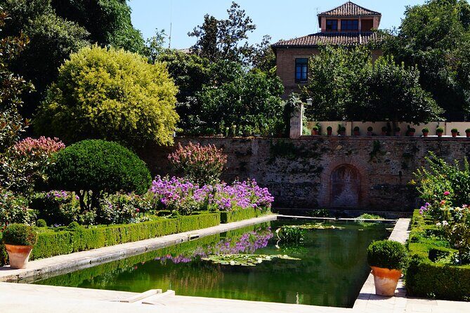 Private tour of the best of Granada - Sightseeing, Food & Culture with a local - Breaking Down the Itinerary