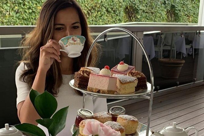Private Tour: Royal High Tea At Kensington Palace Gardens - Exploring Kensington Palace and the Royal Connection