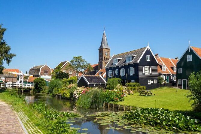 Private Tour to Giethoorn with boat and Zaanse Schans windmills - Exploring the Charm of Giethoorn