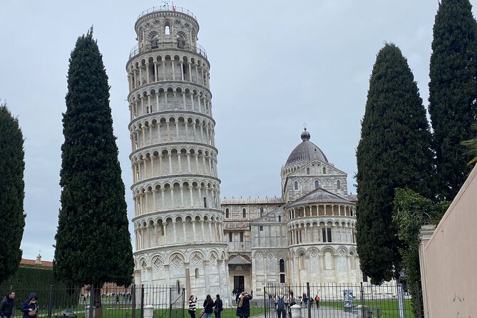 Private Tour to Pisa and Lucca in English Español and Purtuguês - Key Points
